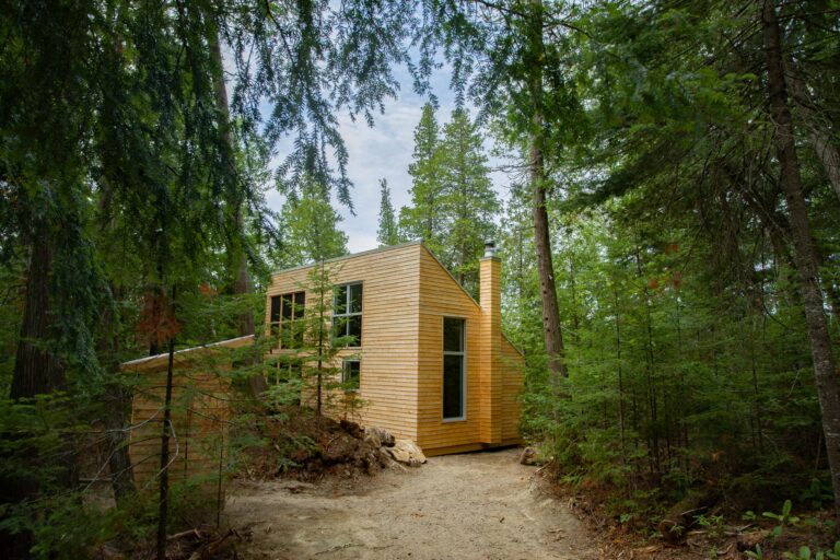 Cabin by the Lake – Parc régional du Poisson Blanc