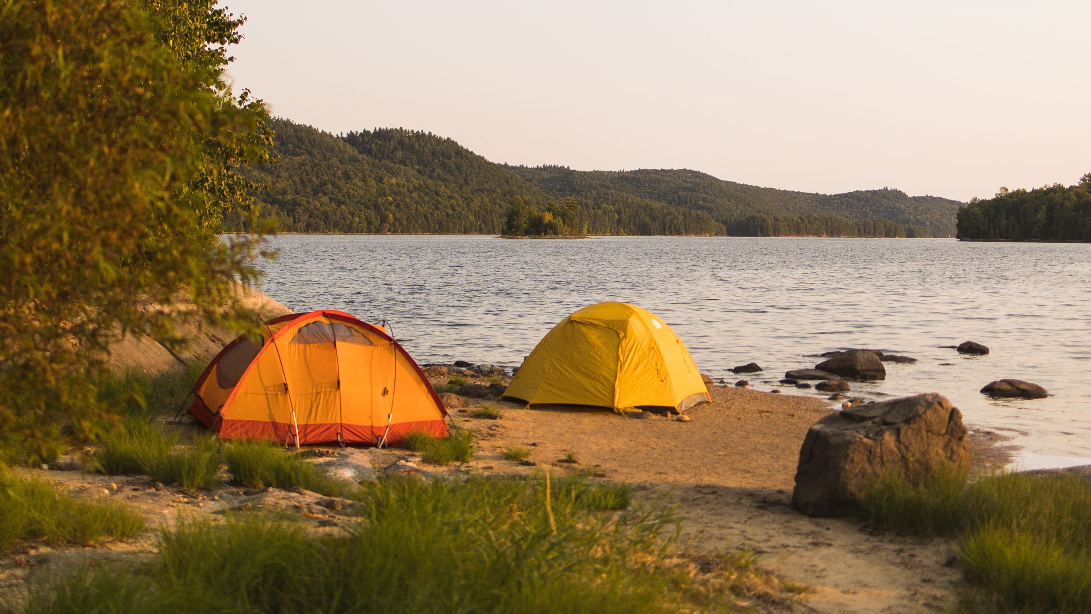 Tout savoir pour réserver au Poisson Blanc – Parc régional du Poisson Blanc